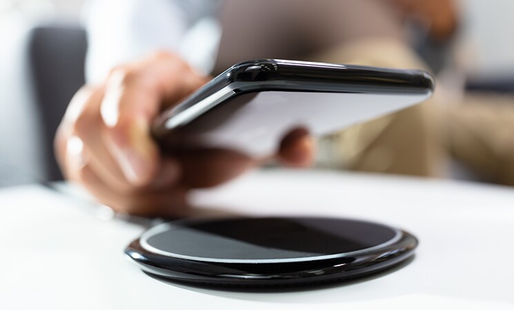 Add Qi® Wireless Charging to Your Design | Microchip Technology